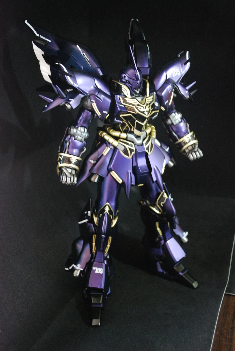 1/100 Master Grade Sinanju Custom Painted by Ohm's Customs