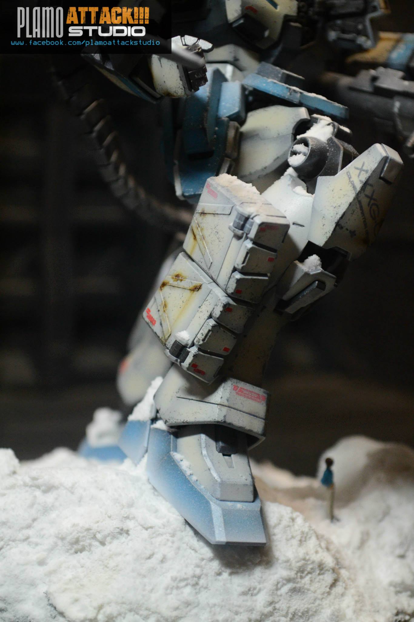 MG 1/100 Gundam Heavyarms "Frost-byte" + Snow Base mini Diorama by ...