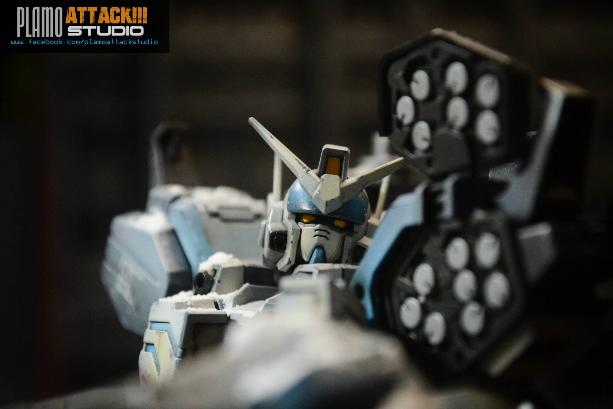 MG 1/100 Gundam Heavyarms "Frost-byte" + Snow Base mini Diorama by ...