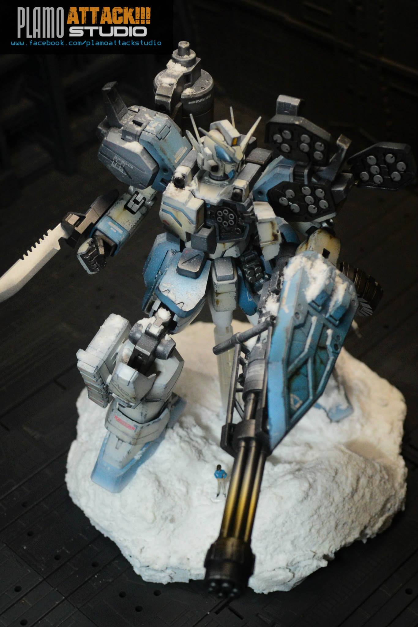 MG 1/100 Gundam Heavyarms "Frost-byte" + Snow Base mini Diorama by ...