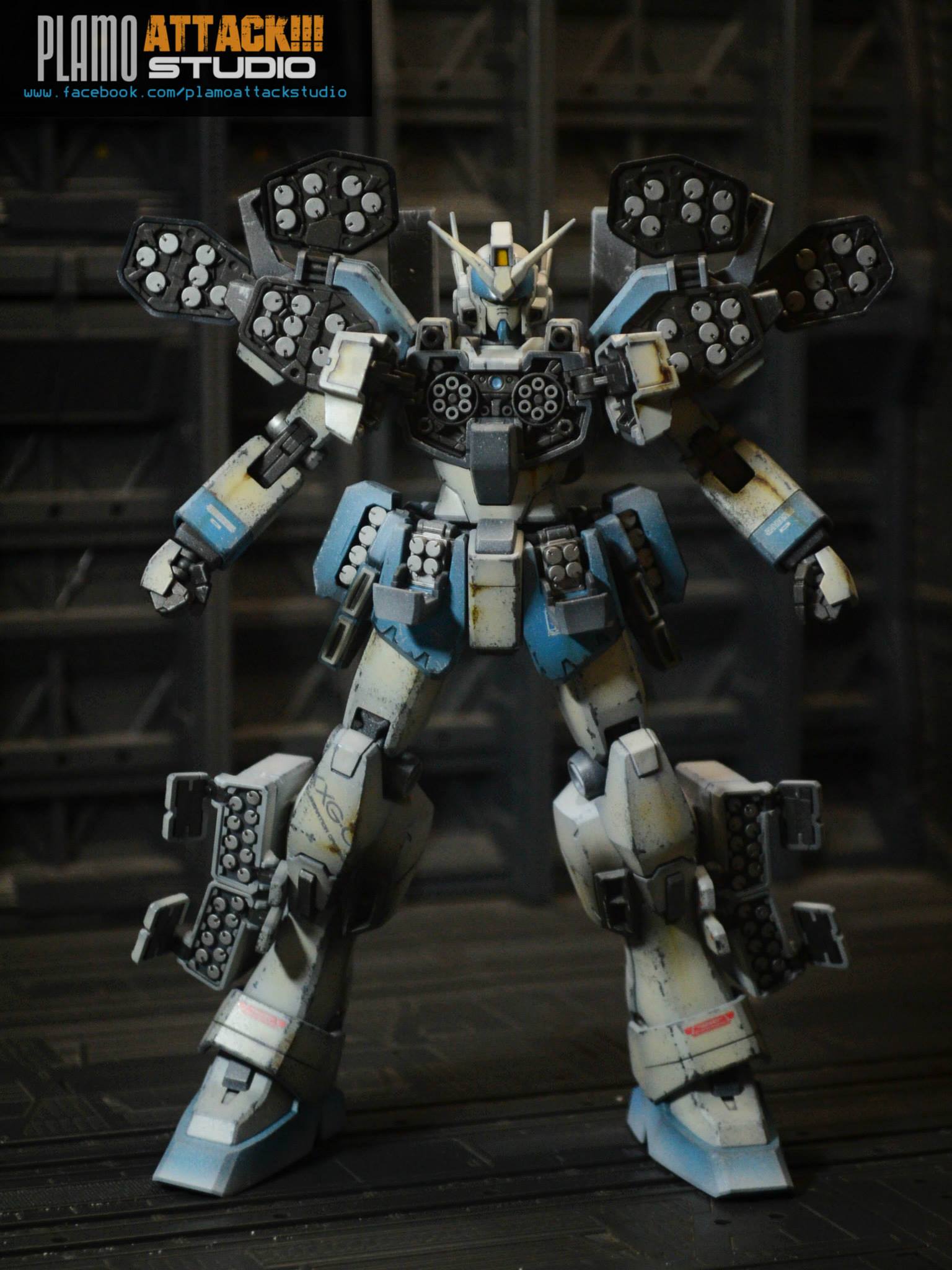 MG 1/100 Gundam Heavyarms "Frost-byte" + Snow Base mini Diorama by ...