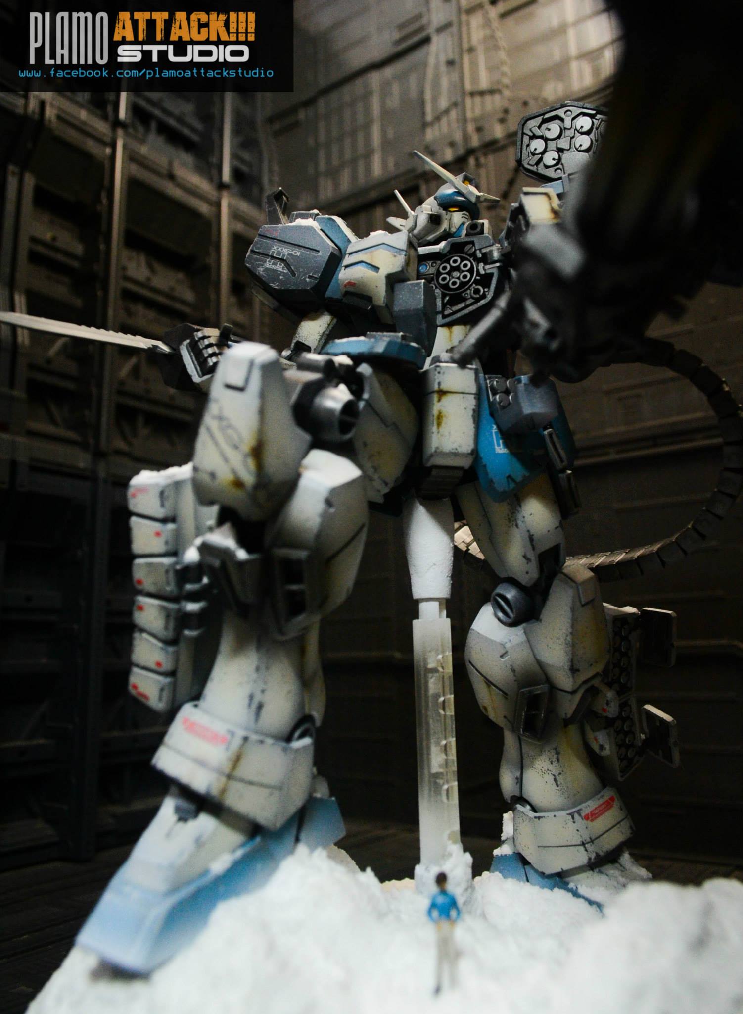 MG 1/100 Gundam Heavyarms "Frost-byte" + Snow Base mini Diorama by ...